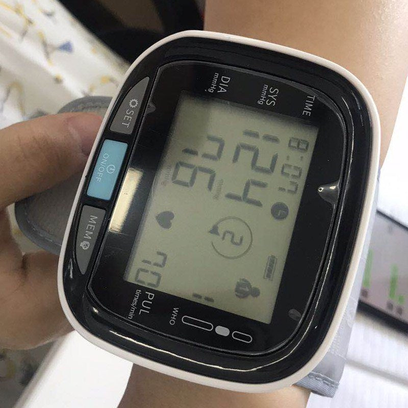Digital Wrist Blood Pressure Monitor Pulse Rate Heart Beat Rate Meter ...